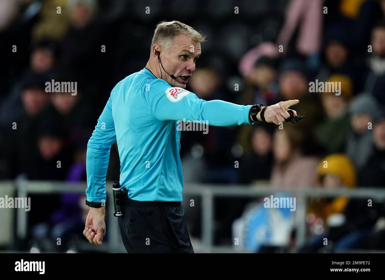 Match referee Graham Scott during the Emirates FA Cup third round ...
