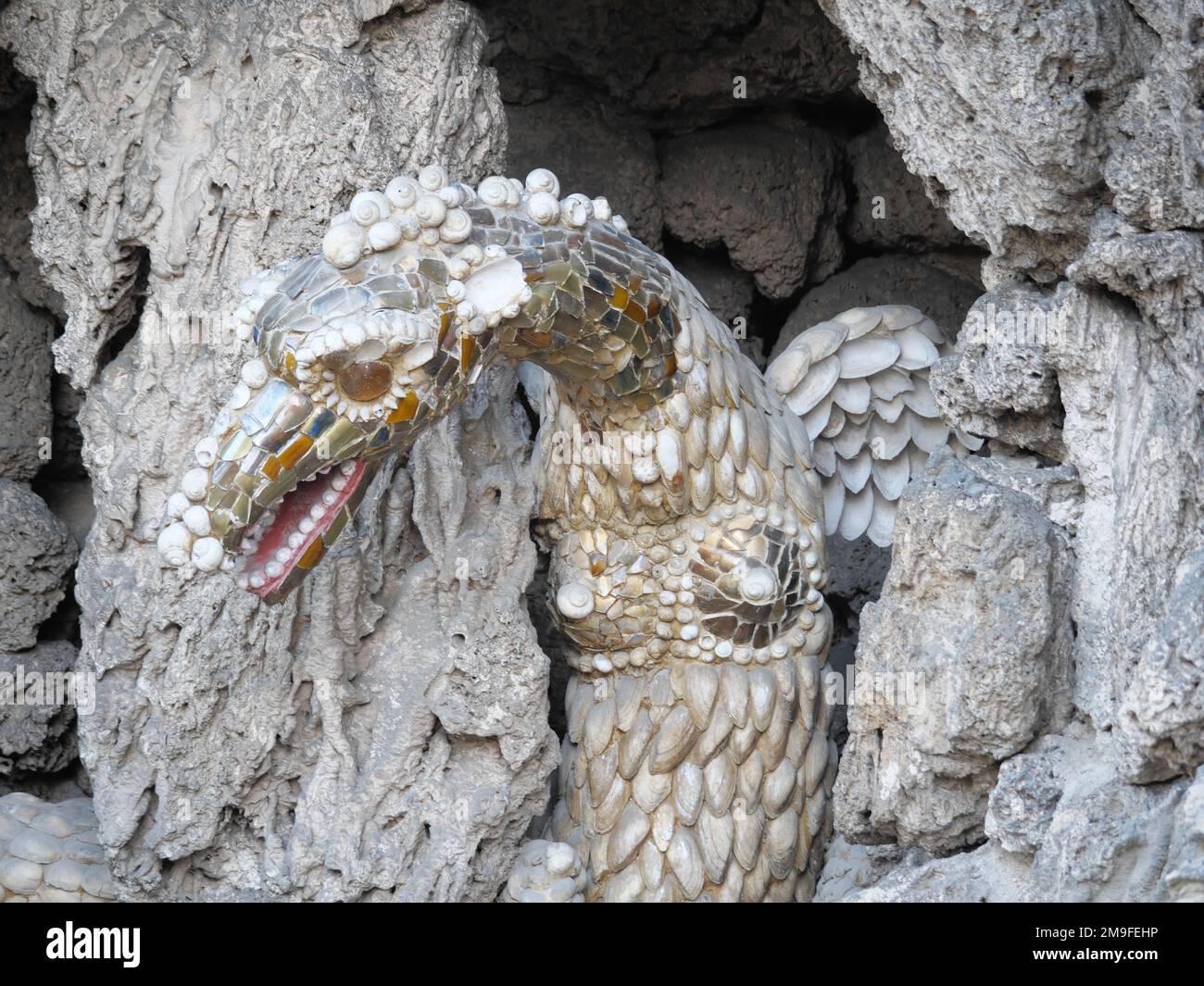 Dragon head ornament hi-res stock photography and images - Alamy