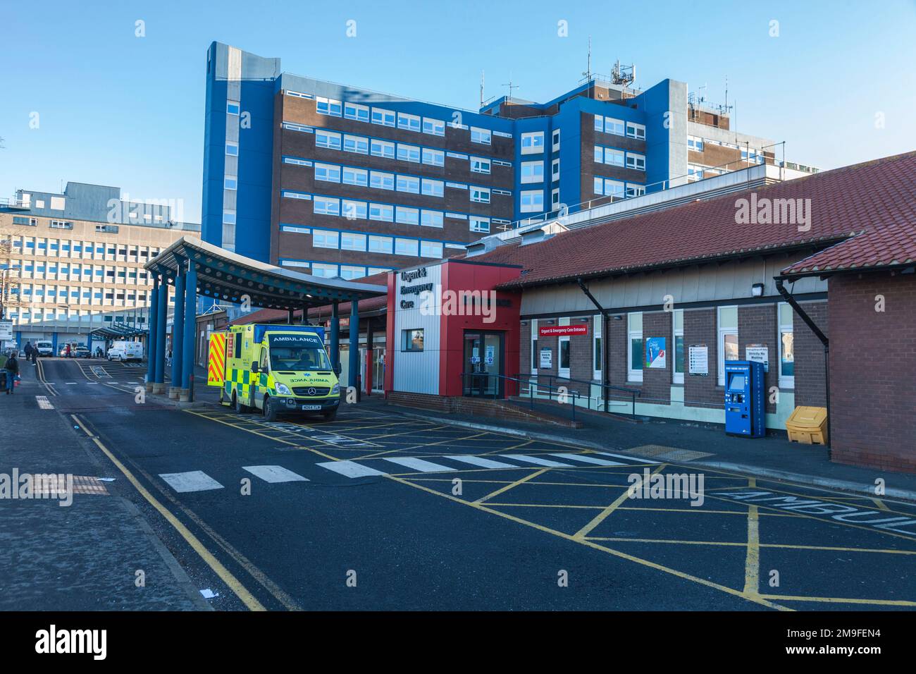 Hospital nhs outside exterior hi-res stock photography and images - Alamy