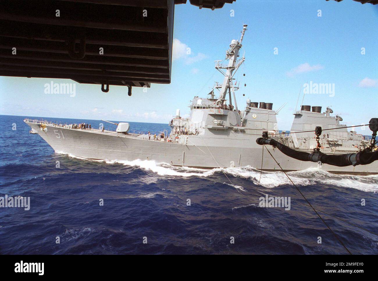 The USS ARLEIGH BURKE (DDG-51) pulls alongside the USS HARRY S. TRUMAN ...