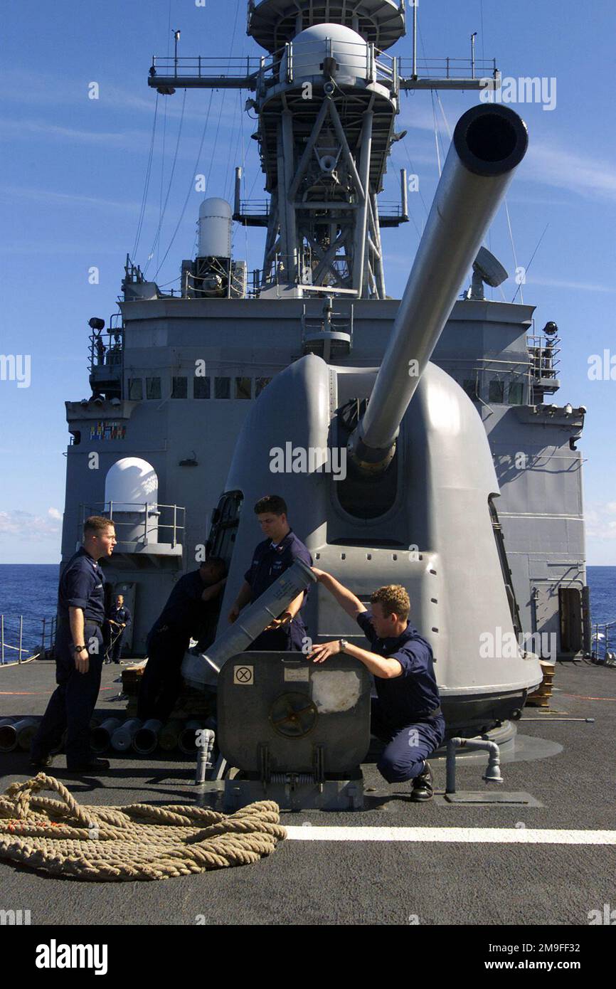 Uss deyo dd 989 hi-res stock photography and images - Alamy