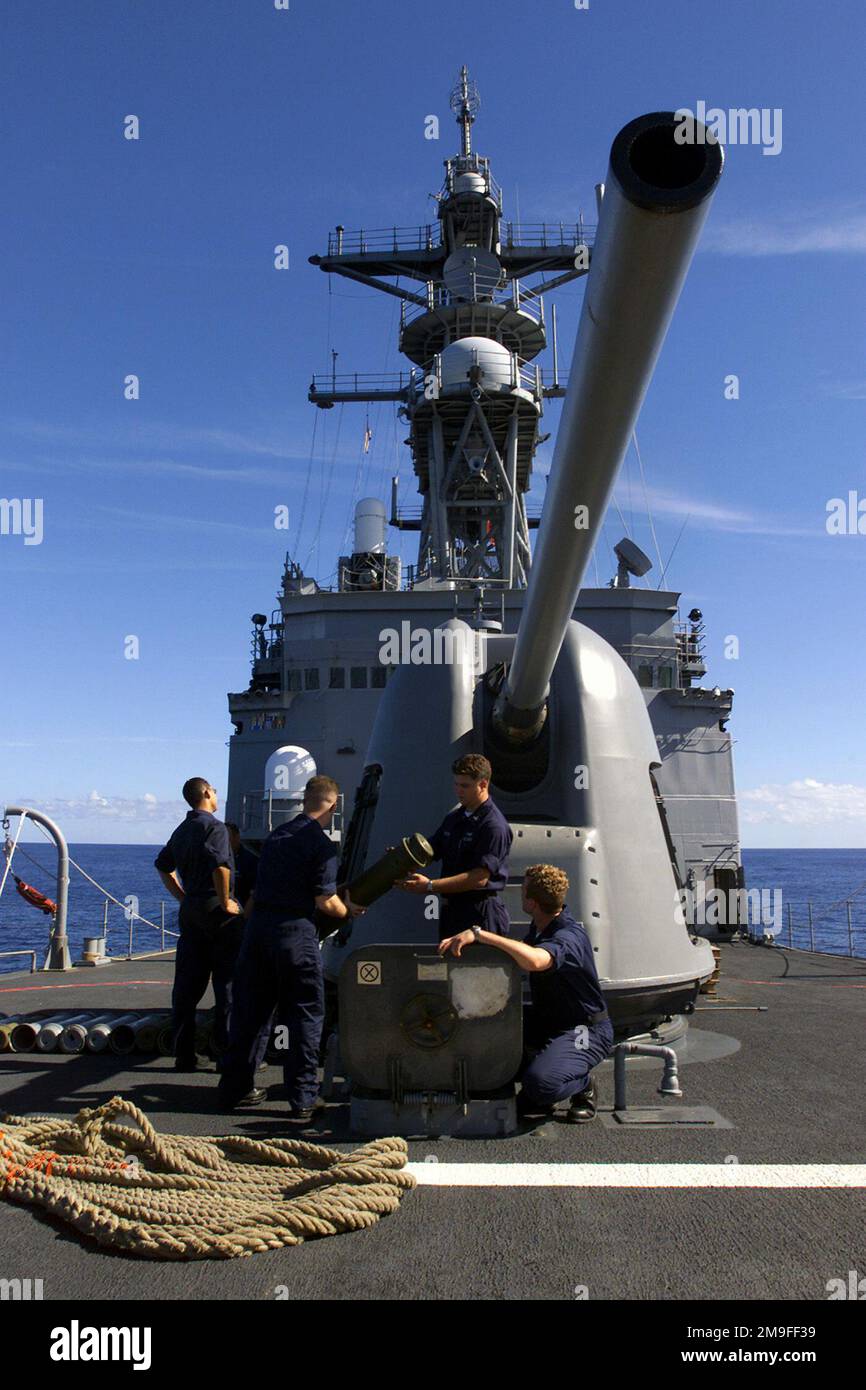 Uss deyo dd 989 hi-res stock photography and images - Alamy