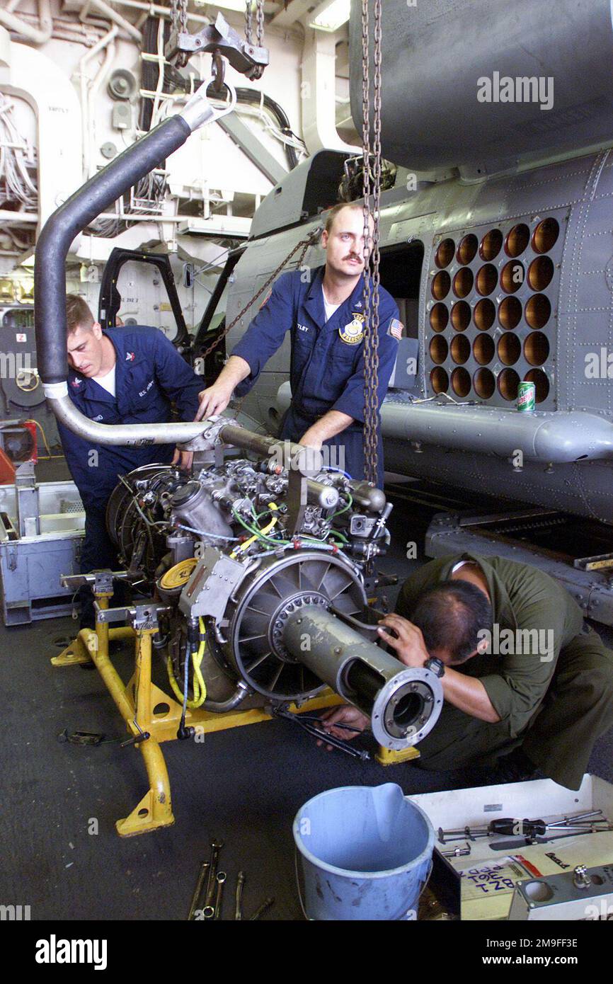 Uss deyo dd 989 hi-res stock photography and images - Alamy