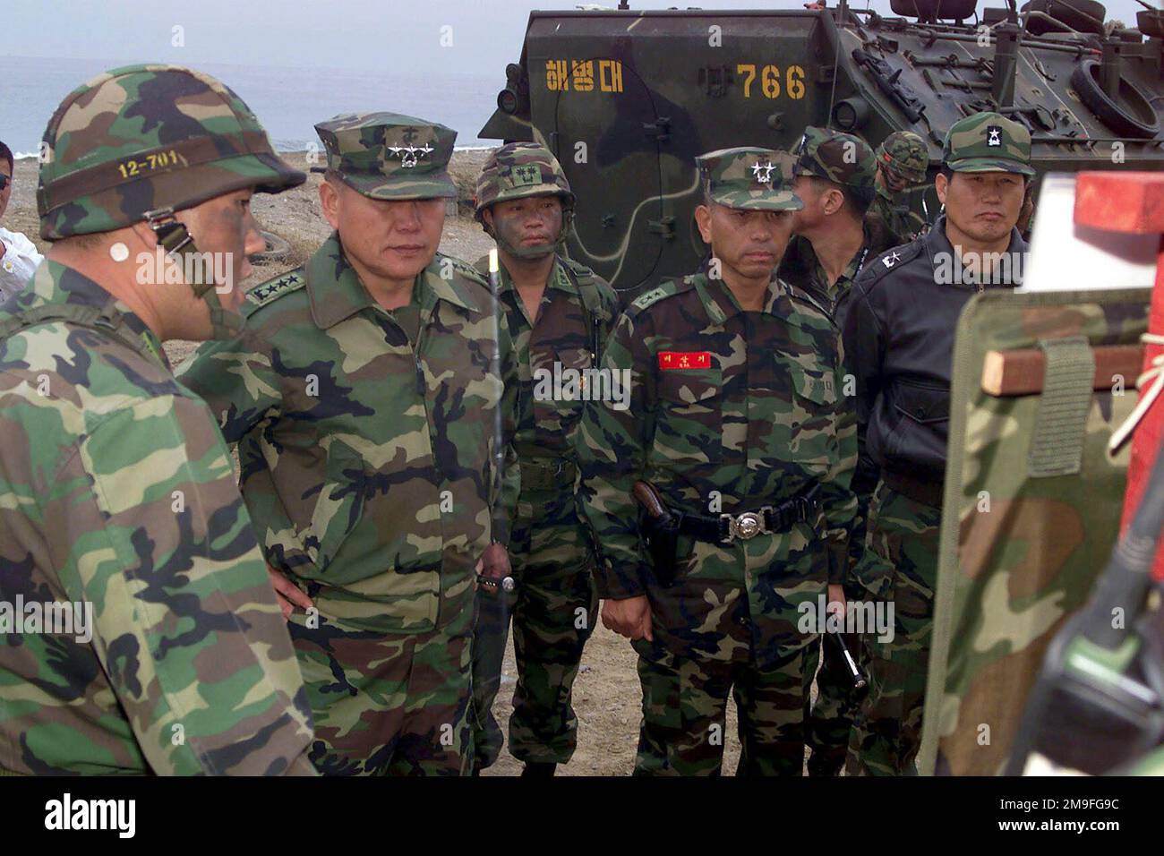 Lieutenant General Kim Yung Whan (2nd from left), Republic of Korea ...