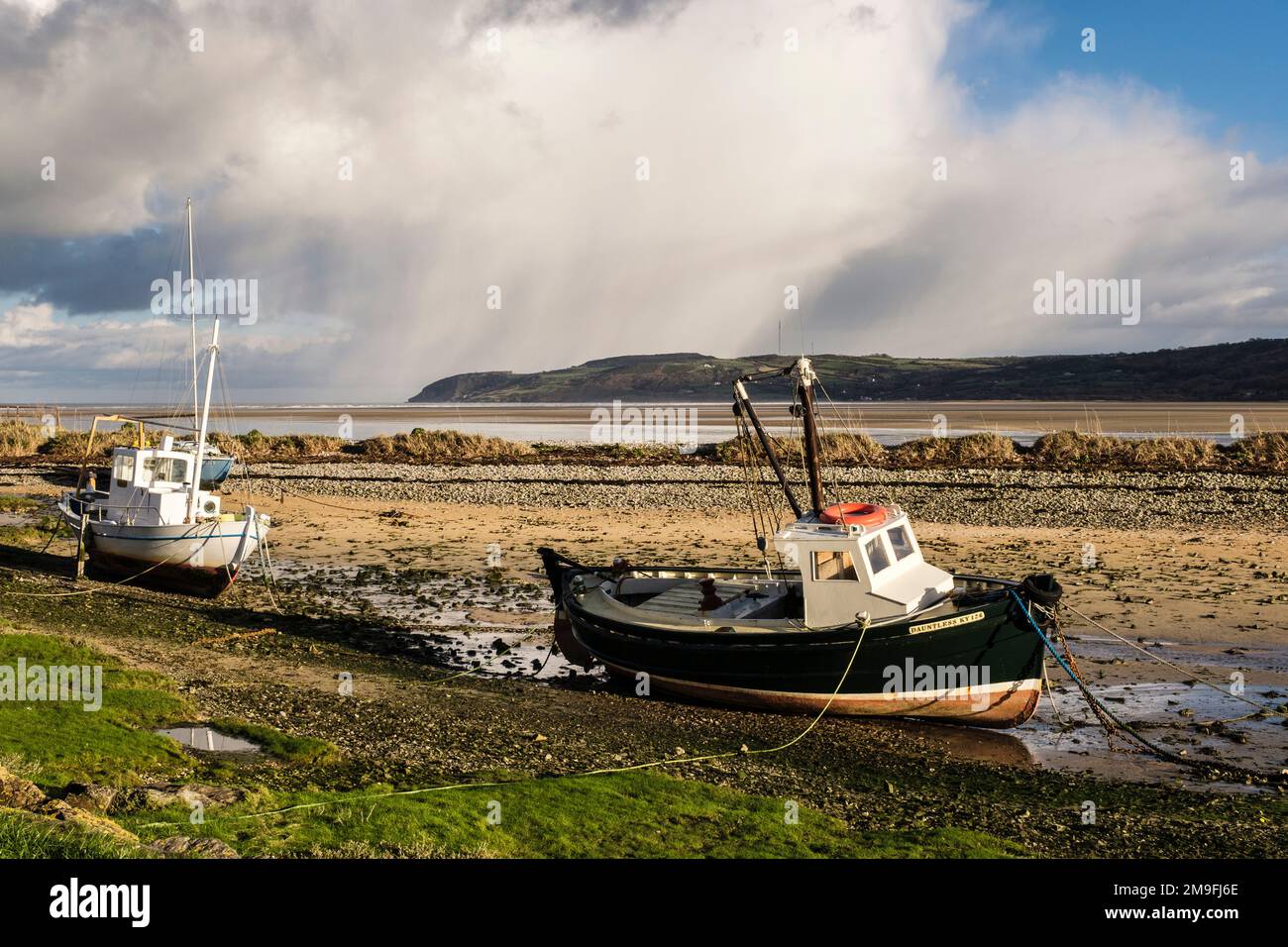 Grounded boats in harbour in Red Wharf Bay, Isle of Anglesey, Wales, UK ...