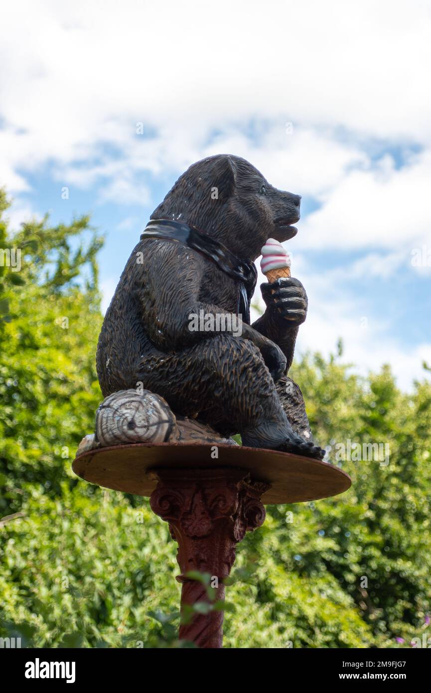 Cookham, Berkshire, UK. 26th June, 2022. Unusual artwork in a field in ...