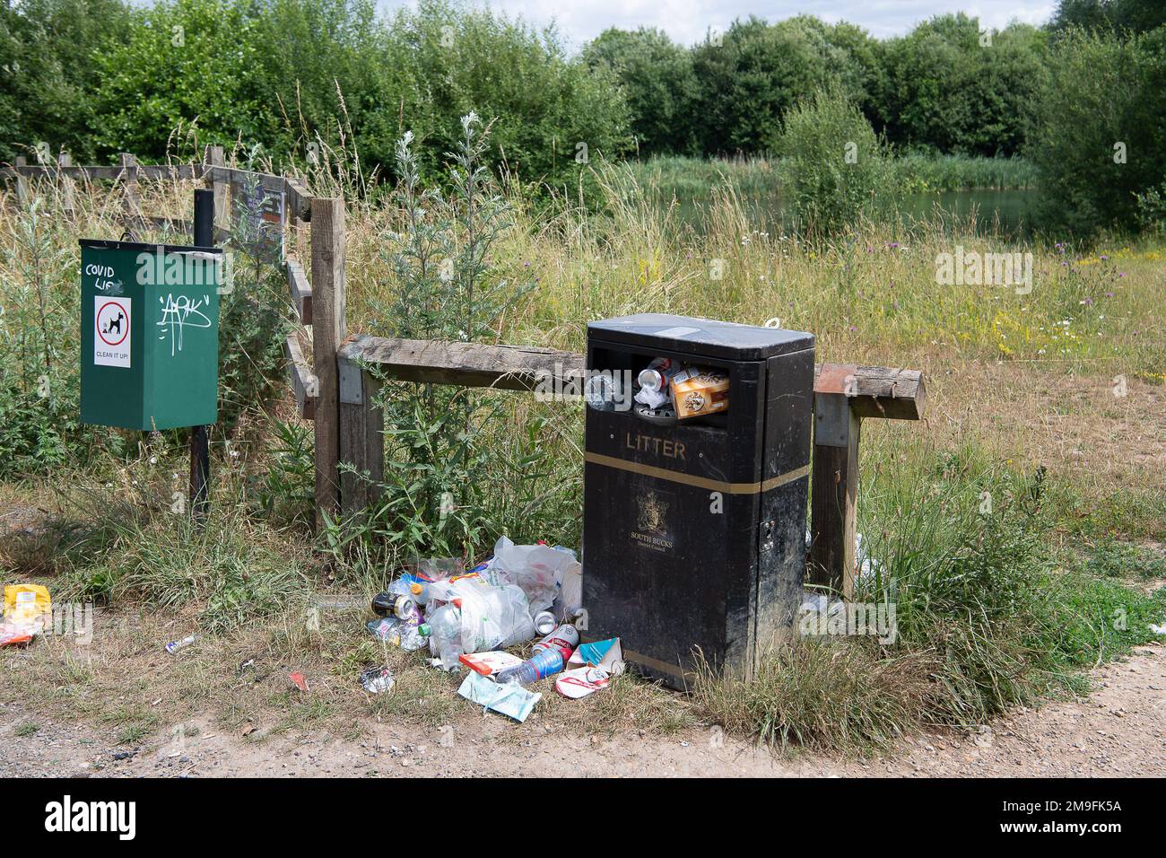 Taplow, Buckinghamshire, UK. 25th June, 2022. Overflowing bins next to ...