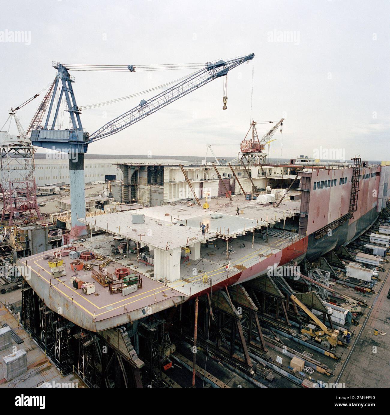 Starboard quarter view of the Bob Hope class Military Sealift Command (MSC) strategic heavy lift ...