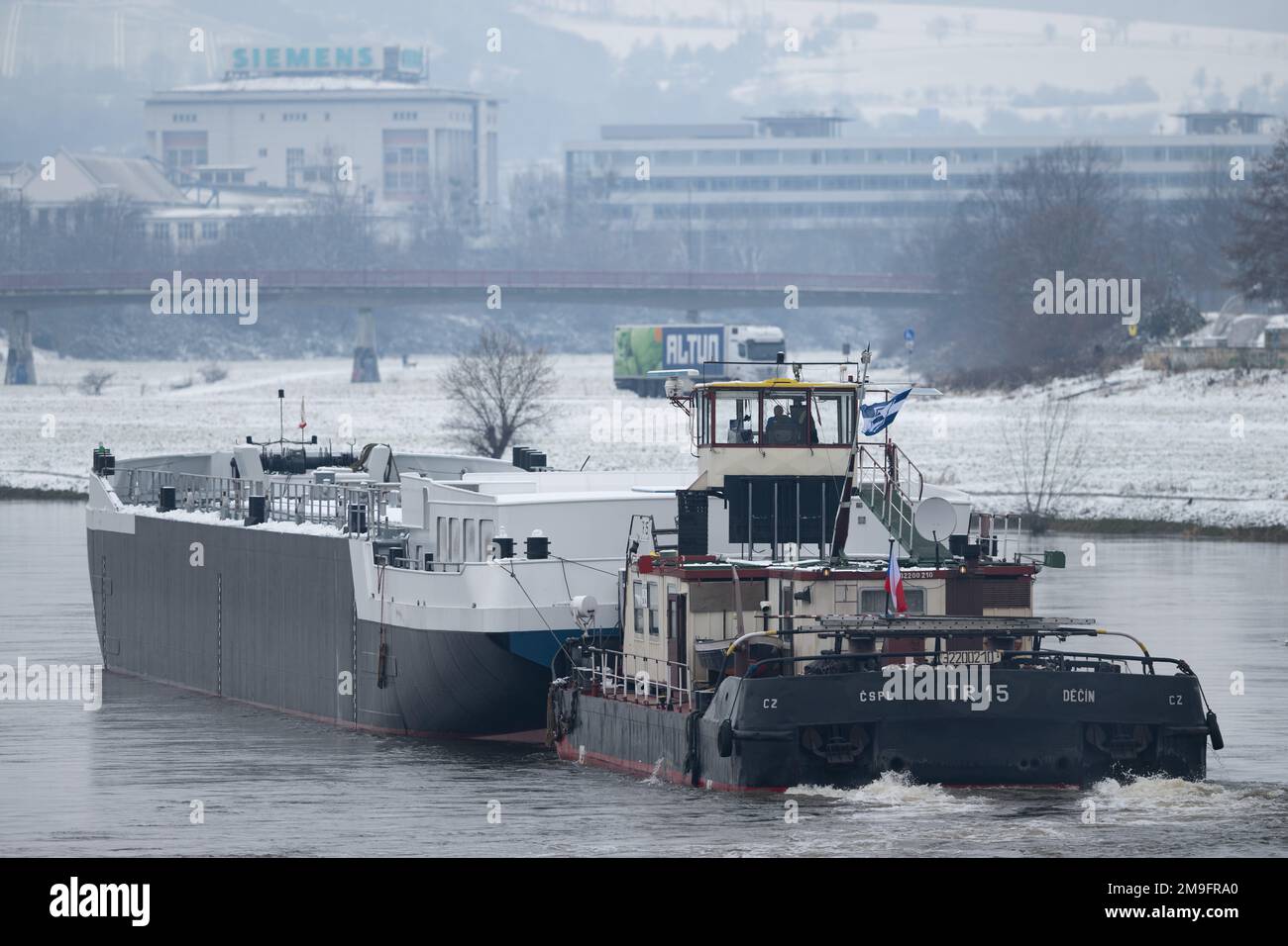 Large tanker ship sails hi-res stock photography and images - Alamy