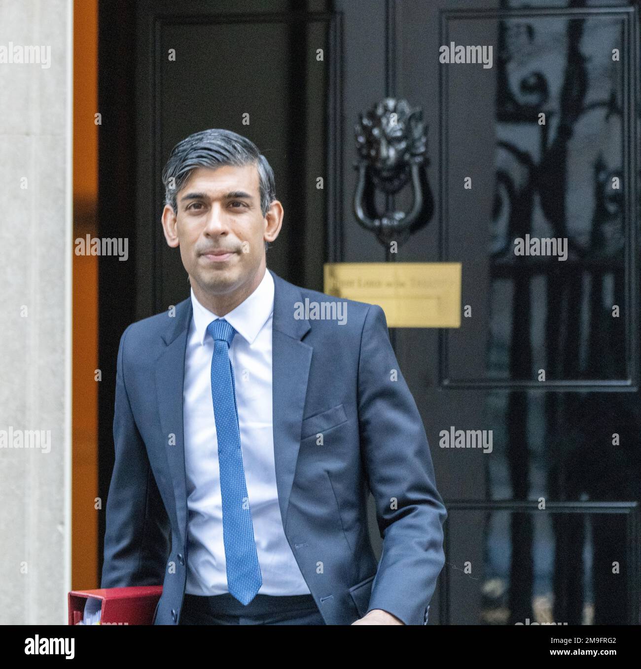 London, UK. 18th Jan, 2023. Rishi Sunak, Prime Minister, leaves 10 ...
