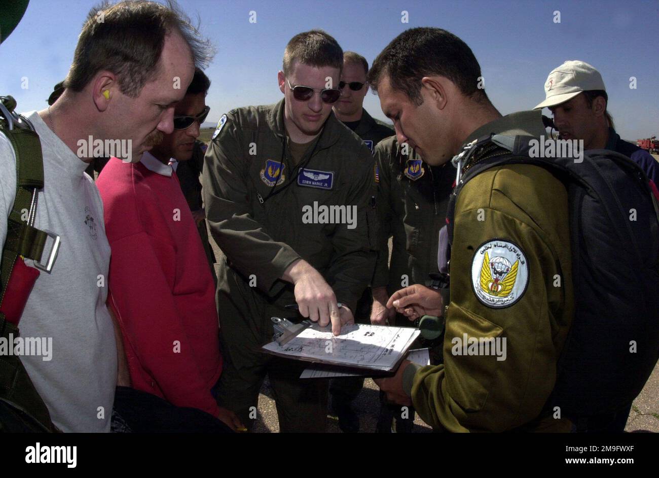 Us army air drop hi-res stock photography and images - Alamy