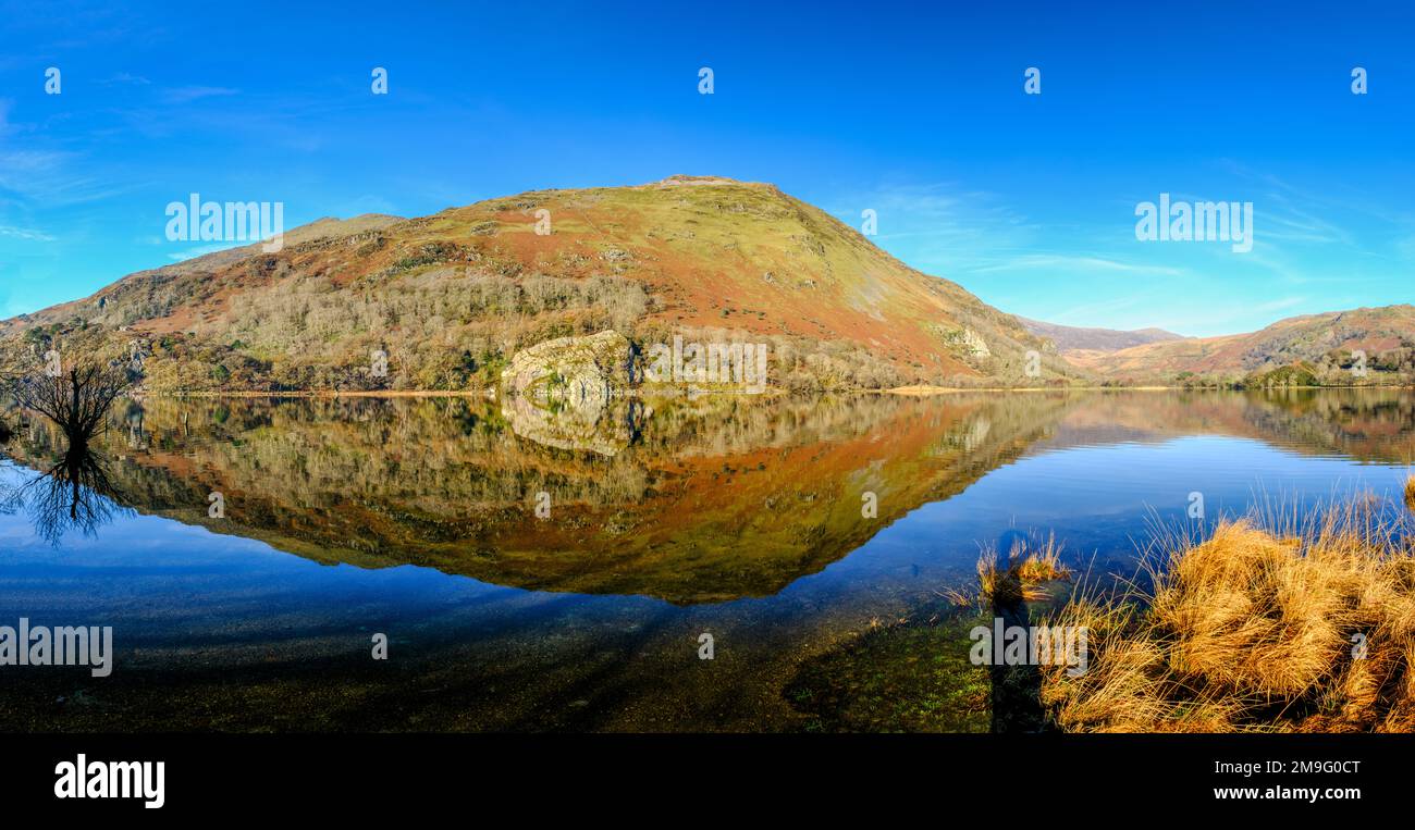 Perfect reflection of mountains in a lake in Snowdonia National Park, North Wales Stock Photo ...