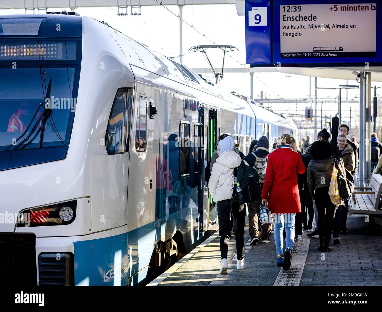 ZWOLLE - Travelers board a regional train of the carrier Keolis ...
