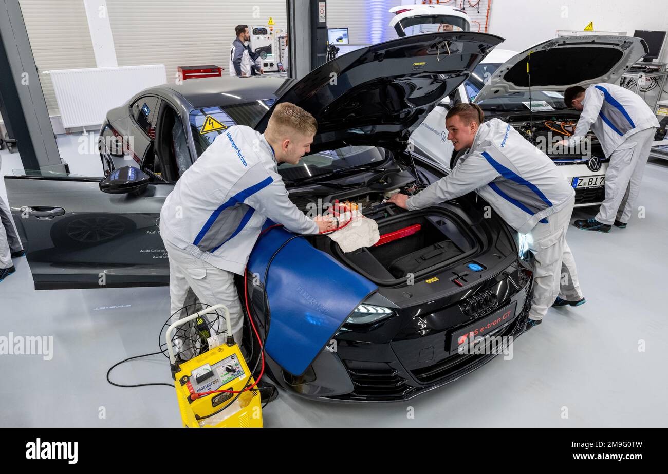 Digitalization in automotive hi-res stock photography and images - Alamy