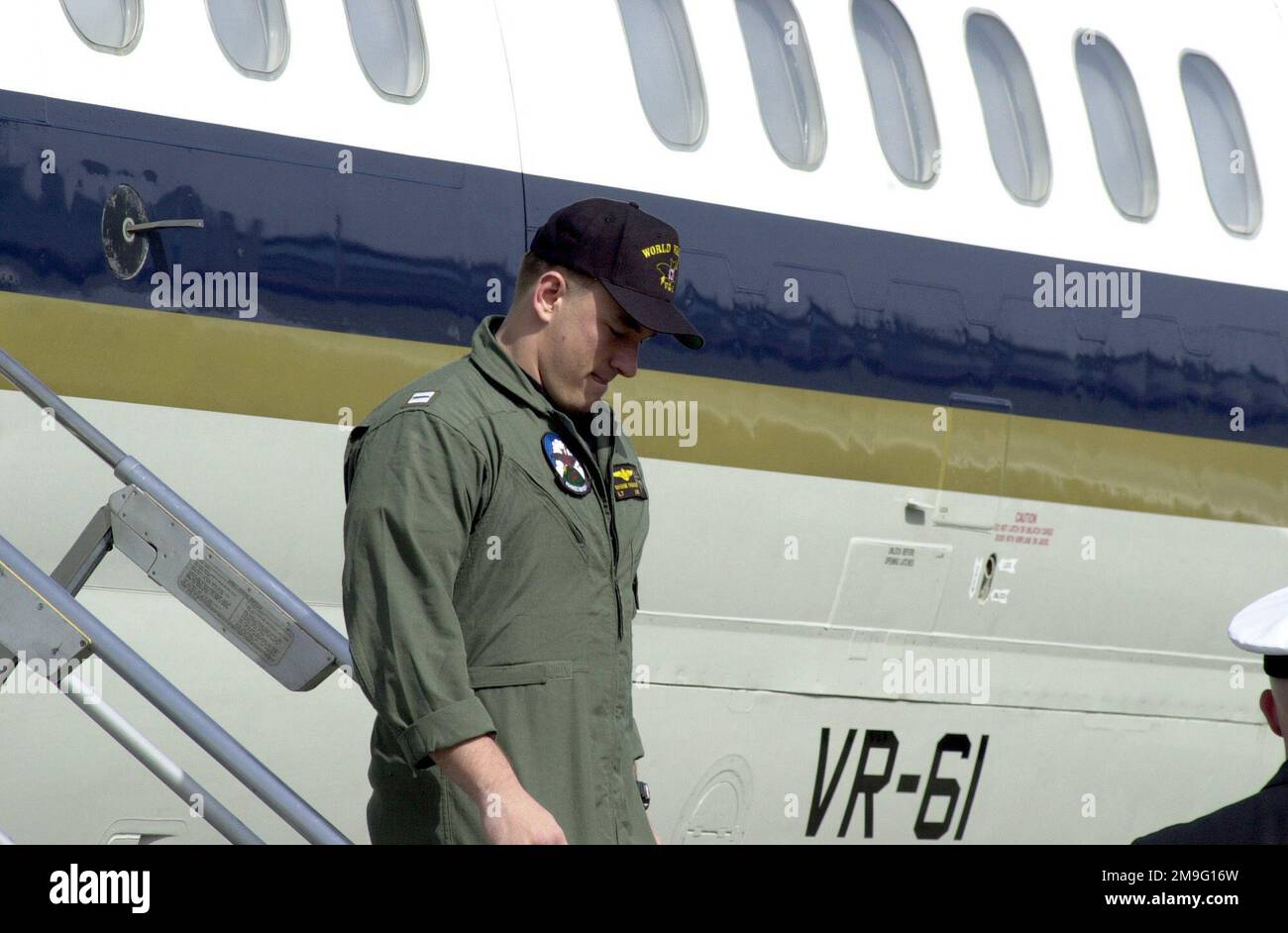 010414-N-5100O-025. Subject Operation/Series: VALIANT RETURN Base ...