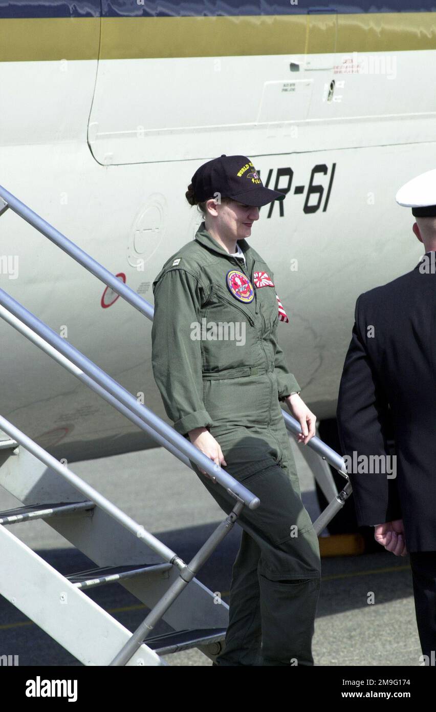 010414-N-5100O-026. Subject Operation/Series: VALIANT RETURN Base ...