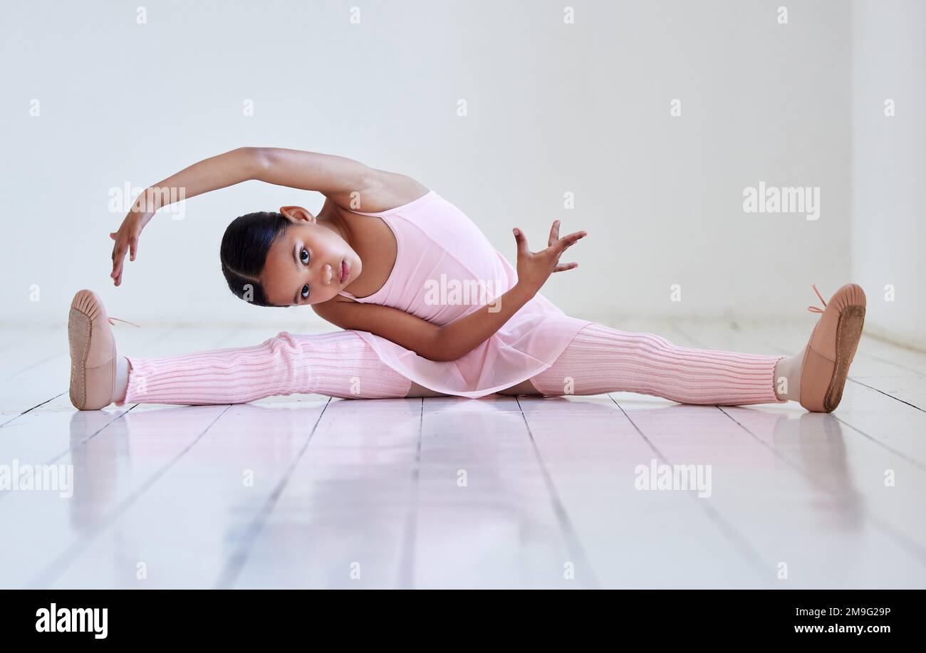 Shes becoming so flexible. Portrait of a little girl doing the splits ...
