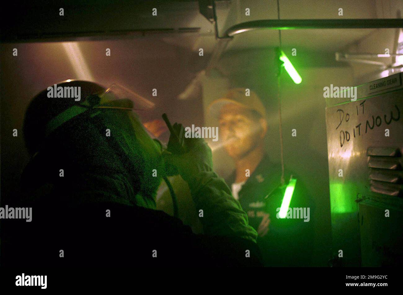 US Navy Damage Controlman MASTER CHIEF John Hoopaugh trains US Navy ...