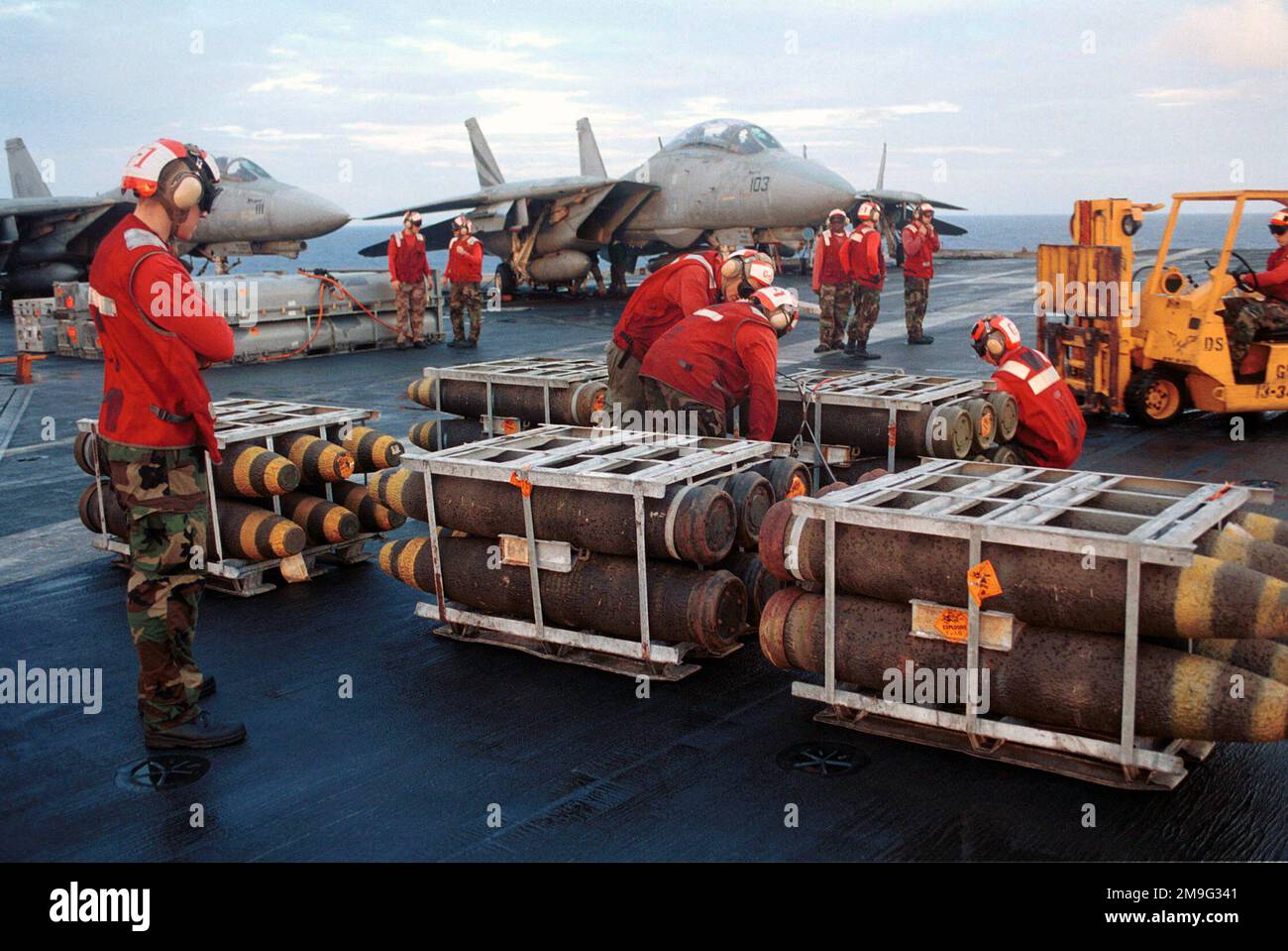Aircraft carrier uss kitty hawk hi-res stock photography and images - Alamy
