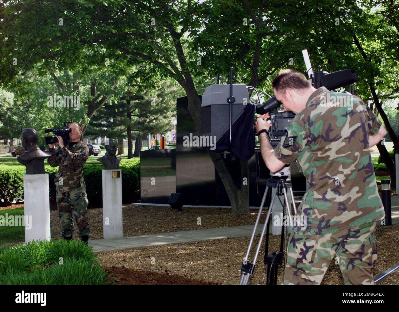 US Air Force Technical Sergeant's Kevin Dawson (left) and Robert ...