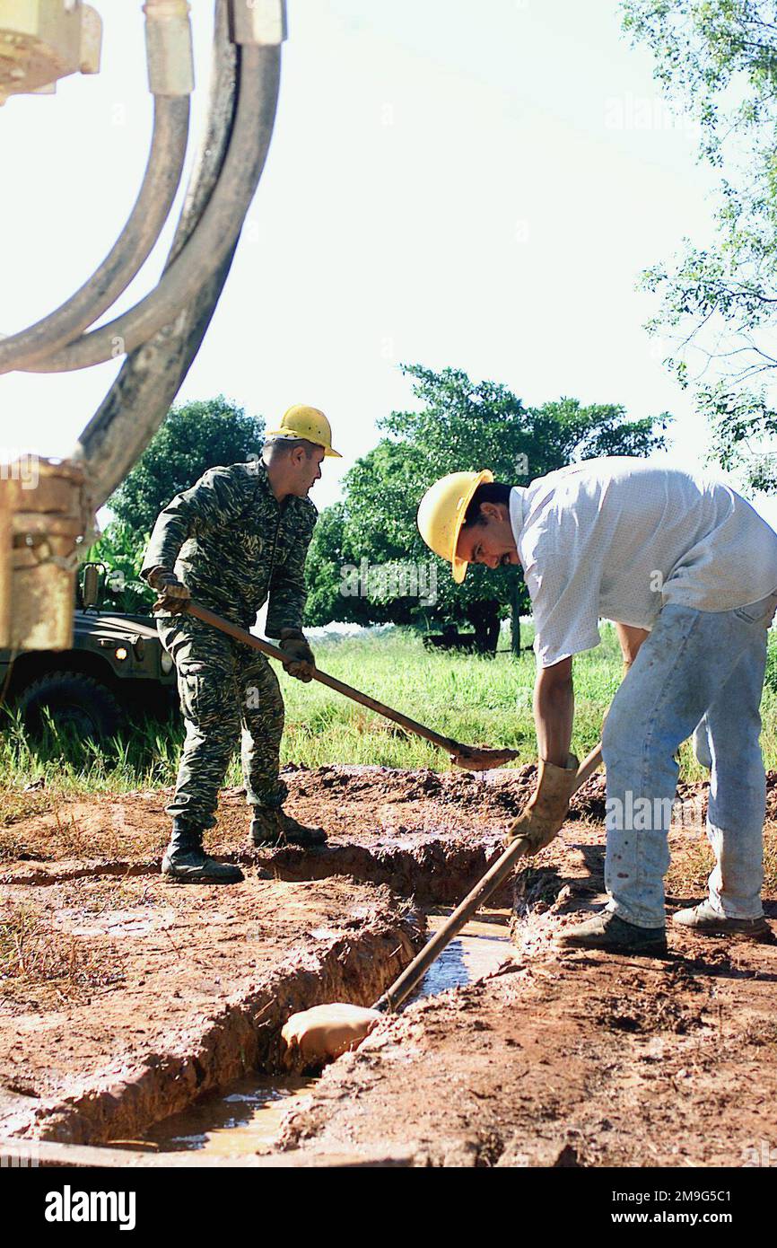 Paraguayan Army and civil workers from the Asuncion Engineers Command ...