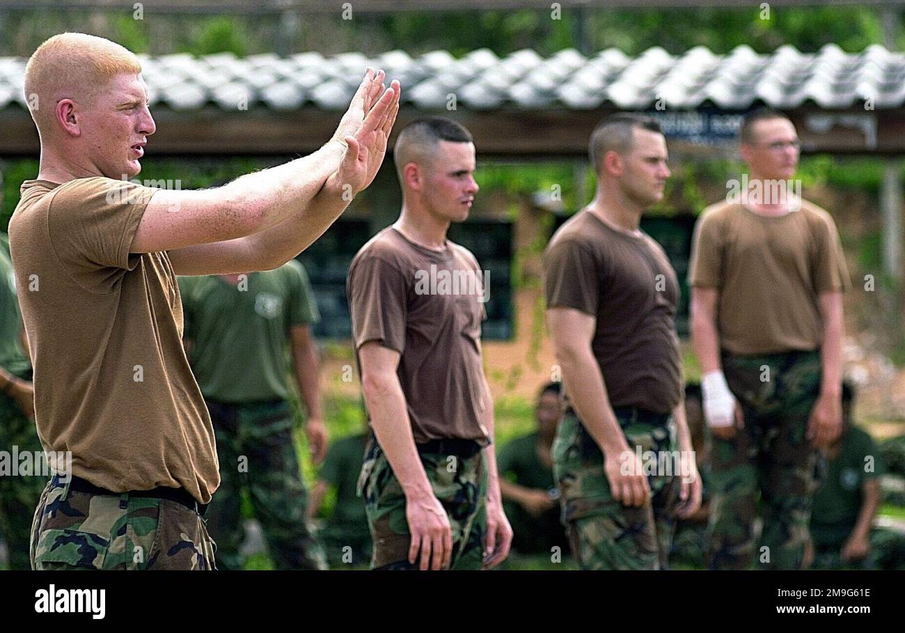 US Army soldiers from the 1ST Special Forces Group, Fort Lewis ...