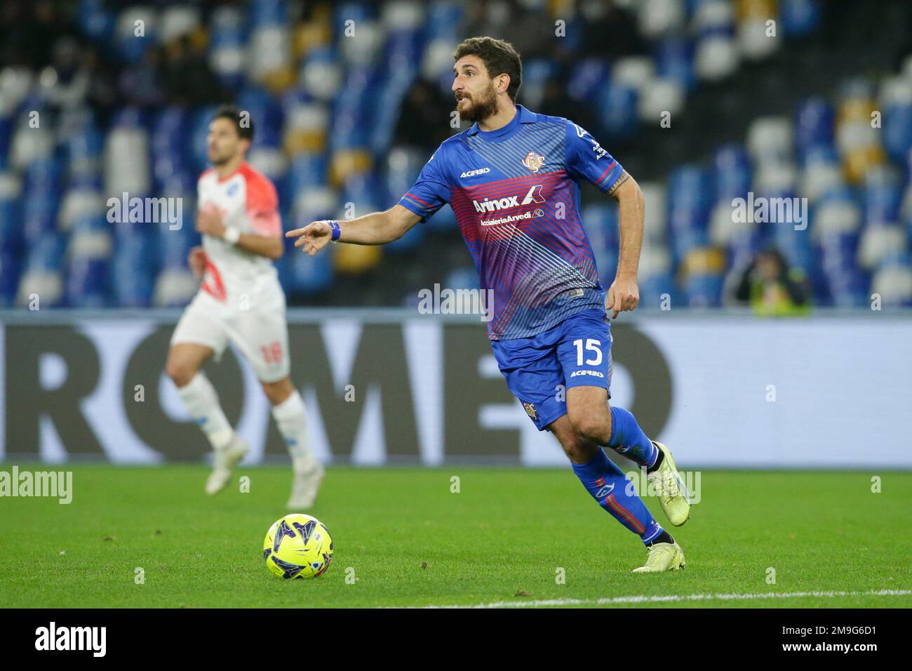 CremoneseÕs Italian defender Matteo Bianchetti controls the ball during ...