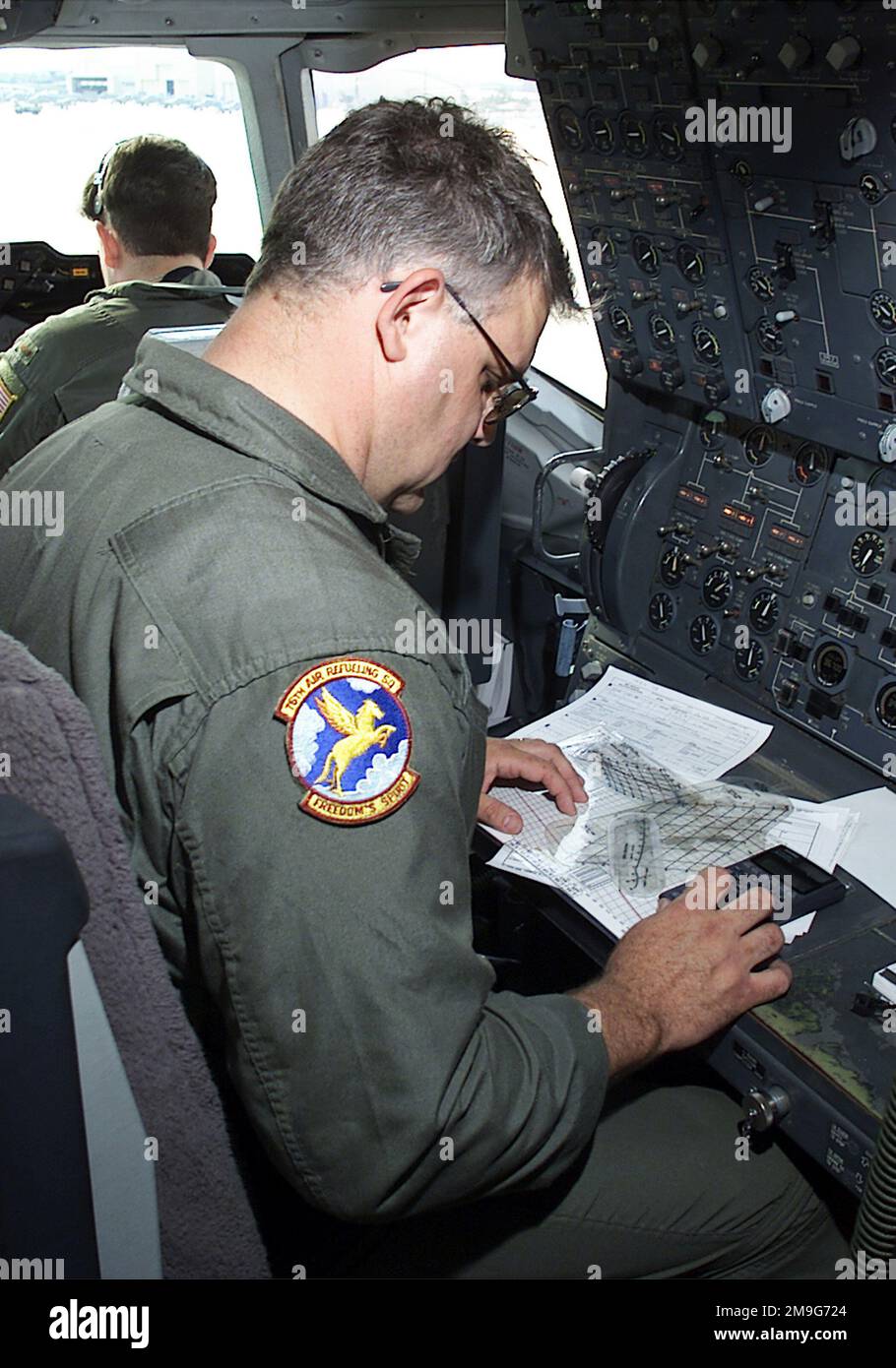 Us air force flight engineer hi-res stock photography and images - Alamy