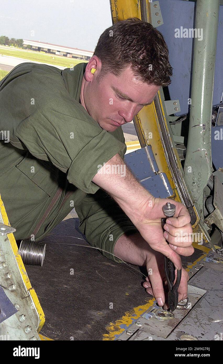 US Air Force STAFF Sergeant Scott Mousseau, 37th Airlift Squadron ...