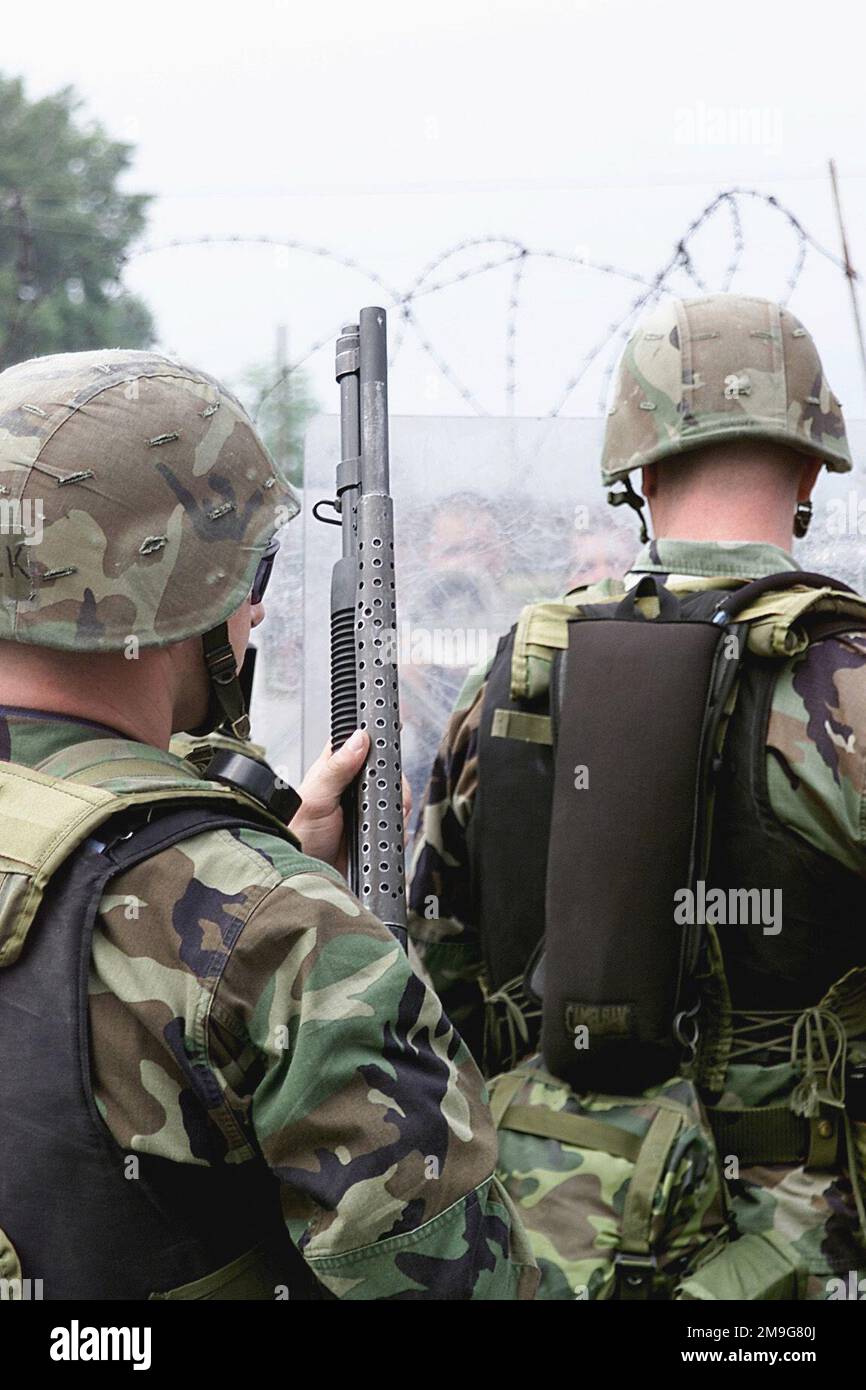 US Marines from 2Nd Fleet Anti-Terrorist Security Team forward deployed ...