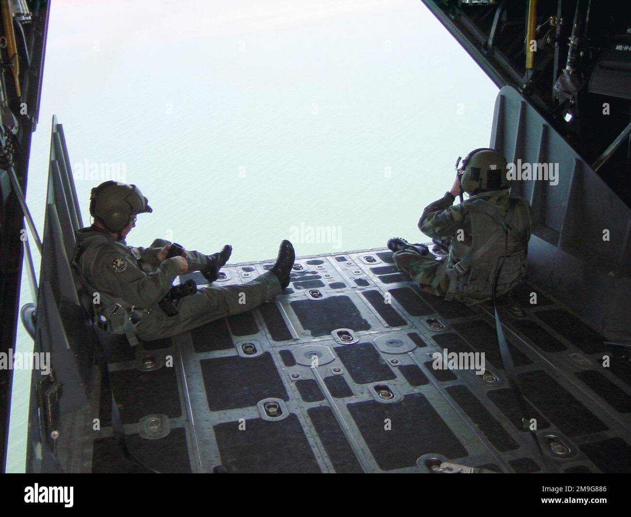 US Air Force MASTER Sergeant Richard Loomis (left) and US air Force ...