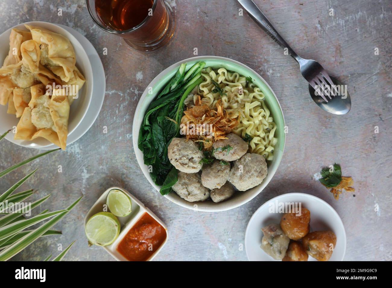 Indonesian noodle and meatball dish Stock Photo - Alamy