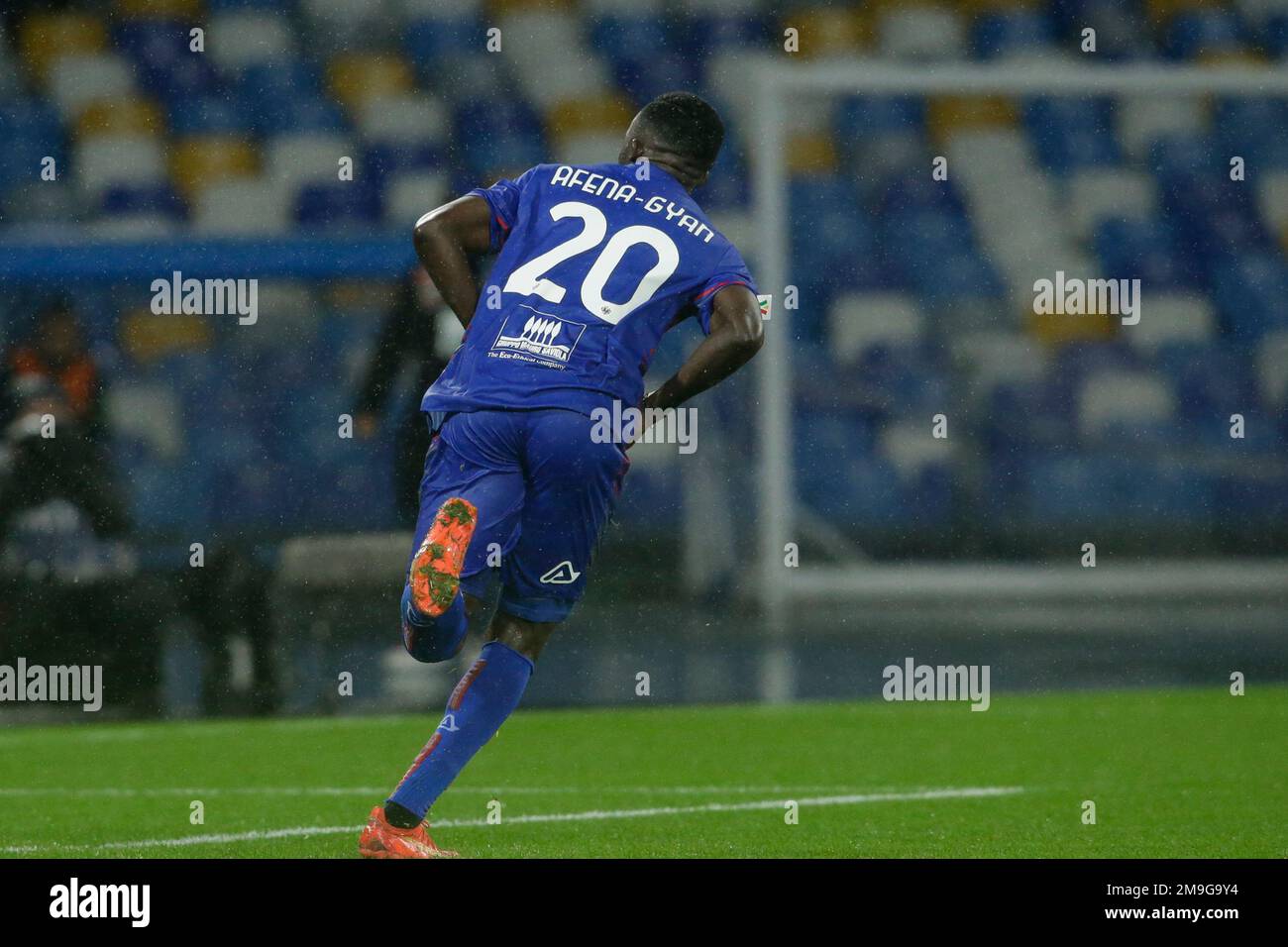 CremoneseÕs Italian defender Luca Ravanelli celebrates after scoring a ...