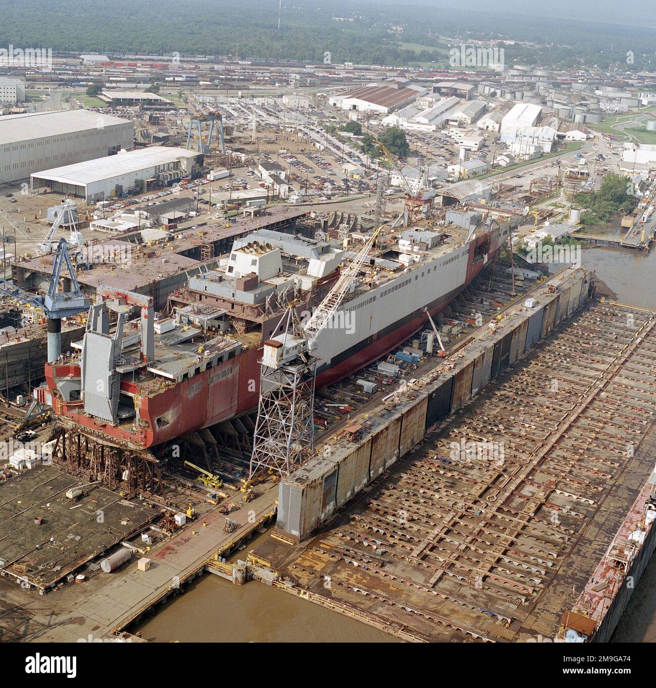 Starboard quarter view of the Military Sealift Command (MSC) Bob Hope ...