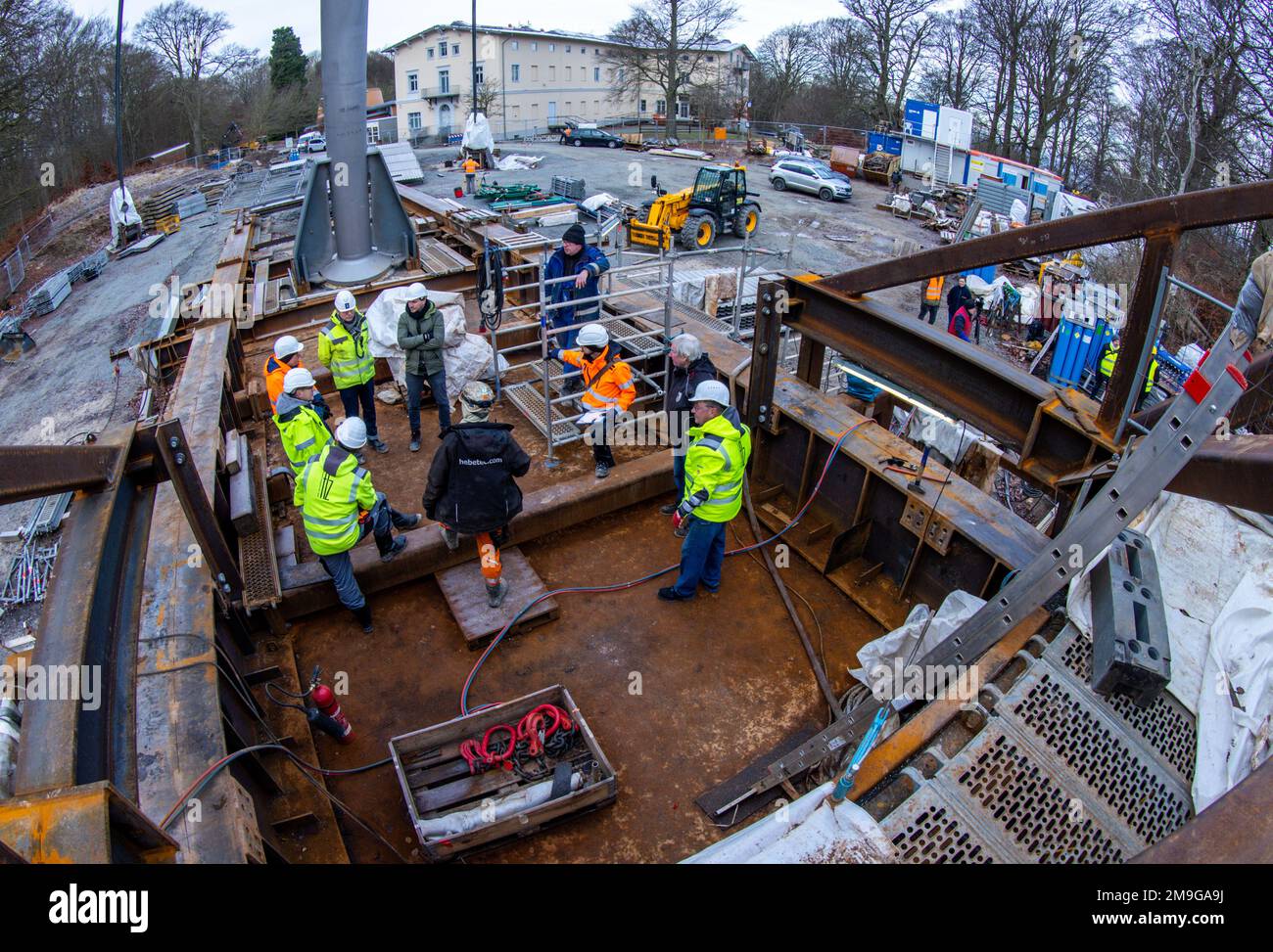 Sassnitz, Germany. 18th Jan, 2023. Fitters prepare to lower the new ...