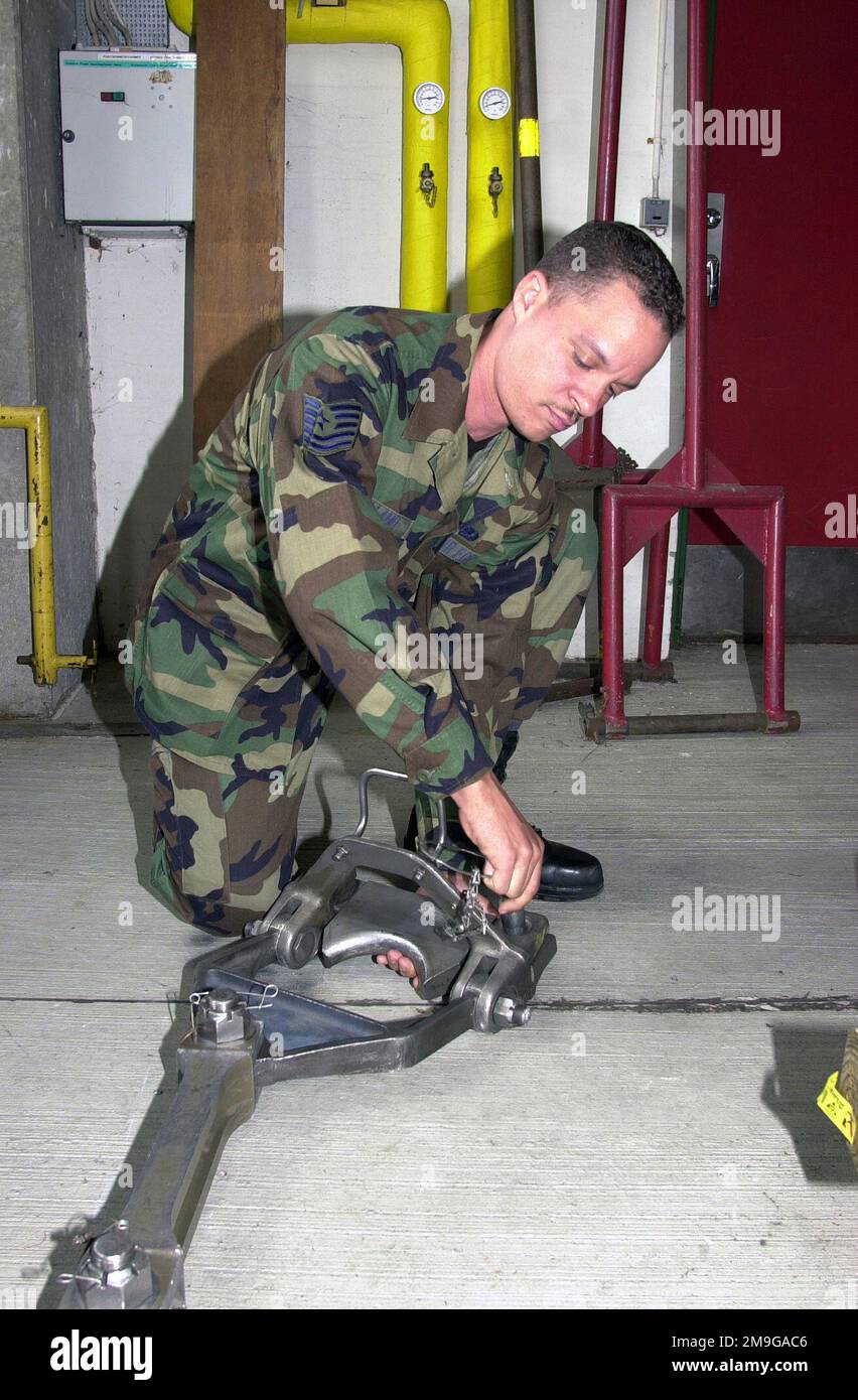 010619-F-5051N-005. Subject Operation/Series: CLEAN HUNTER 2001 Base ...