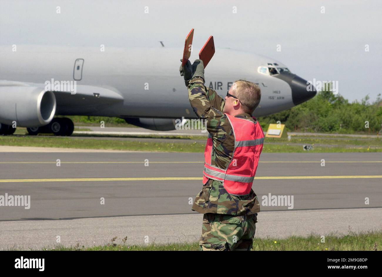 010626-F-5051N-090. Subject Operation/Series: CLEAN HUNTER 2001 Base ...