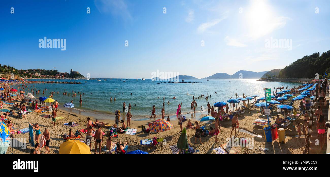 Crowd of people on beach, La Spezia, Liguria, Italy Stock Photo - Alamy