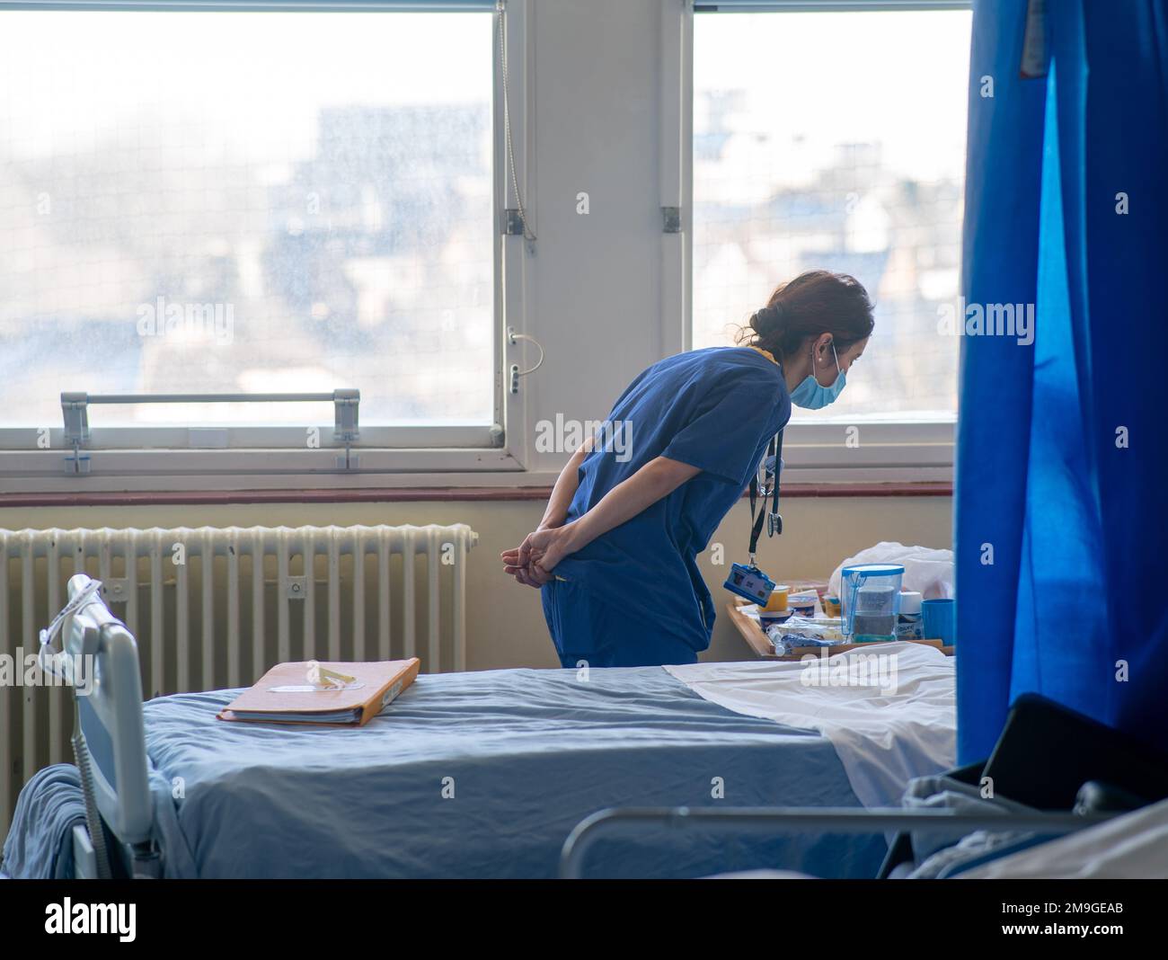 A general view of staff on a NHS hospital ward at Ealing Hospital in ...
