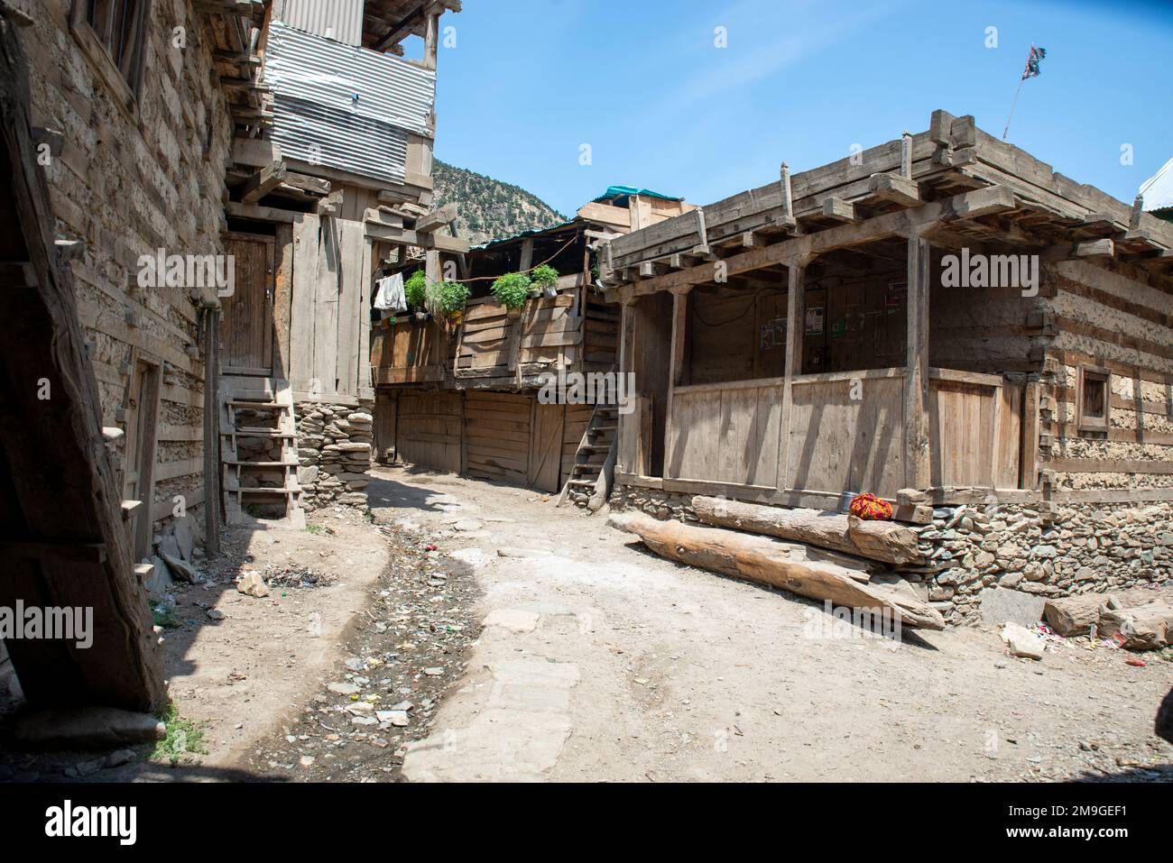 Traditional architecture in Shaikhanandah village, Bumburet Valley ...