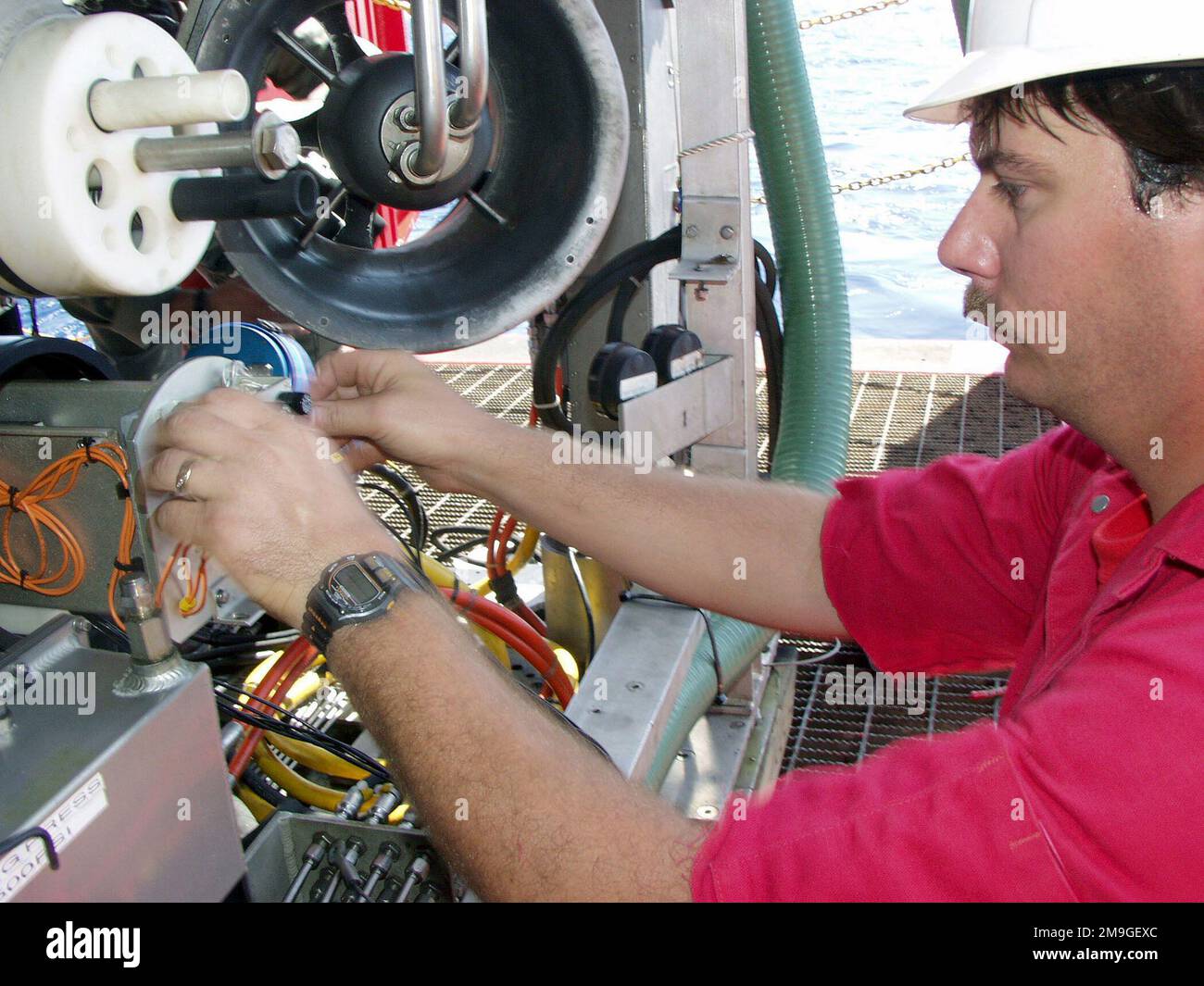 010807-N-0715P-019. Base: Dsv Rockwater 2 Scene Major Command Shown ...