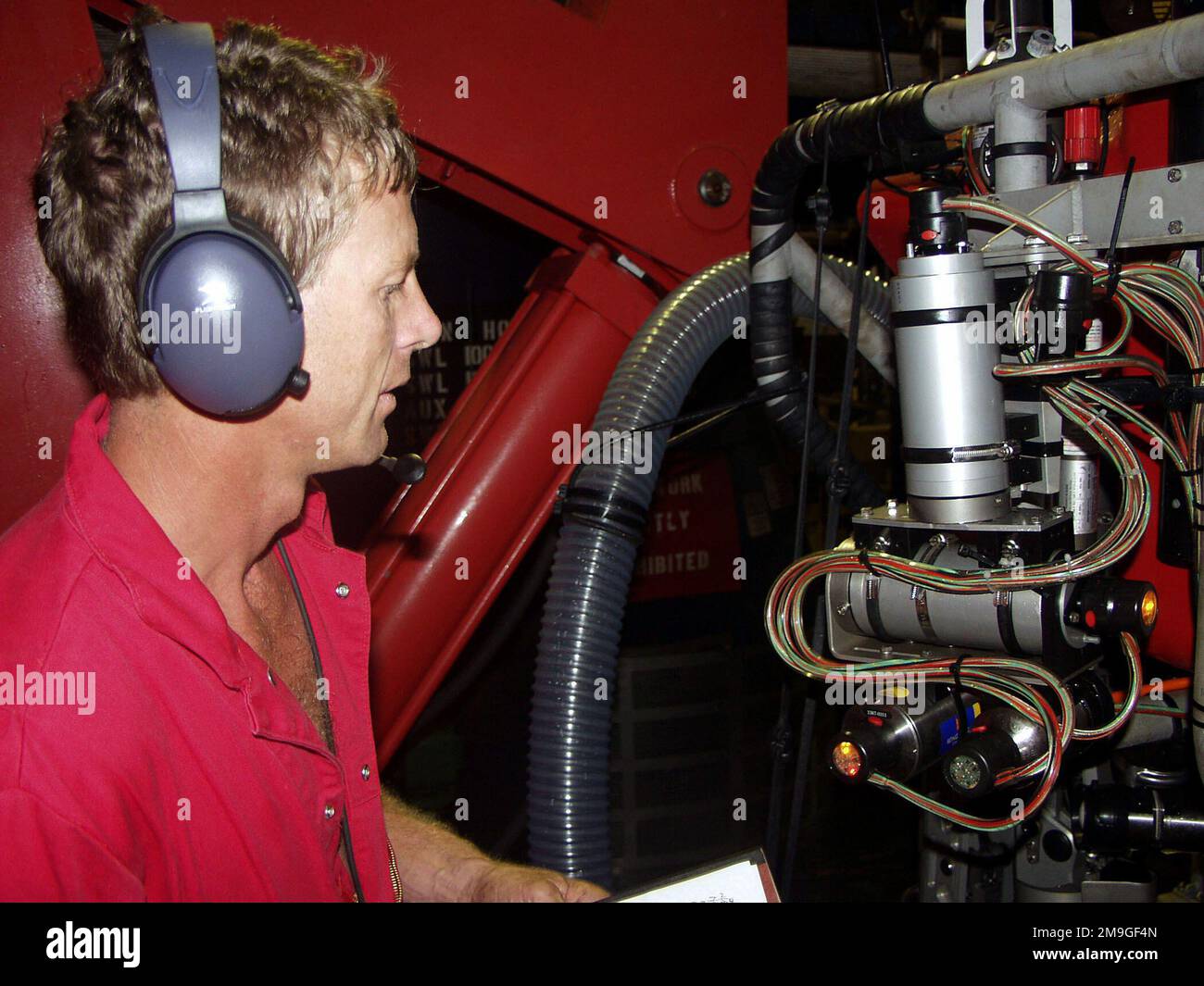 010808-N-0715P-016. Base: Dsv Rockwater 2 Scene Major Command Shown ...