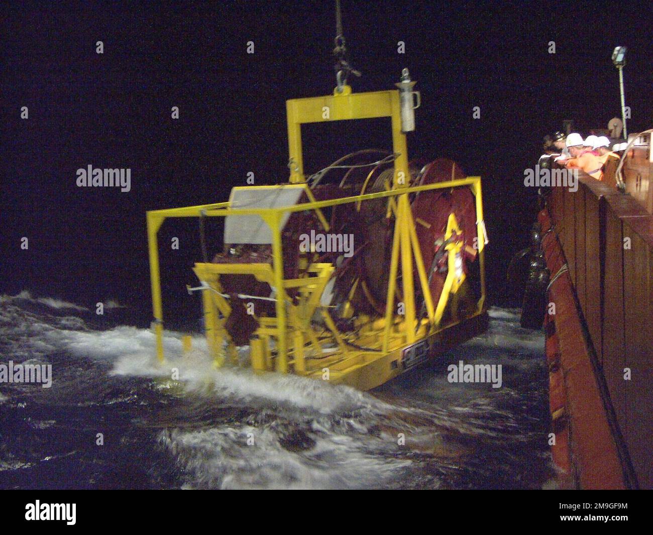 010810-N-0715P-007. Base: Dsv Rockwater 2 Scene Major Command Shown ...