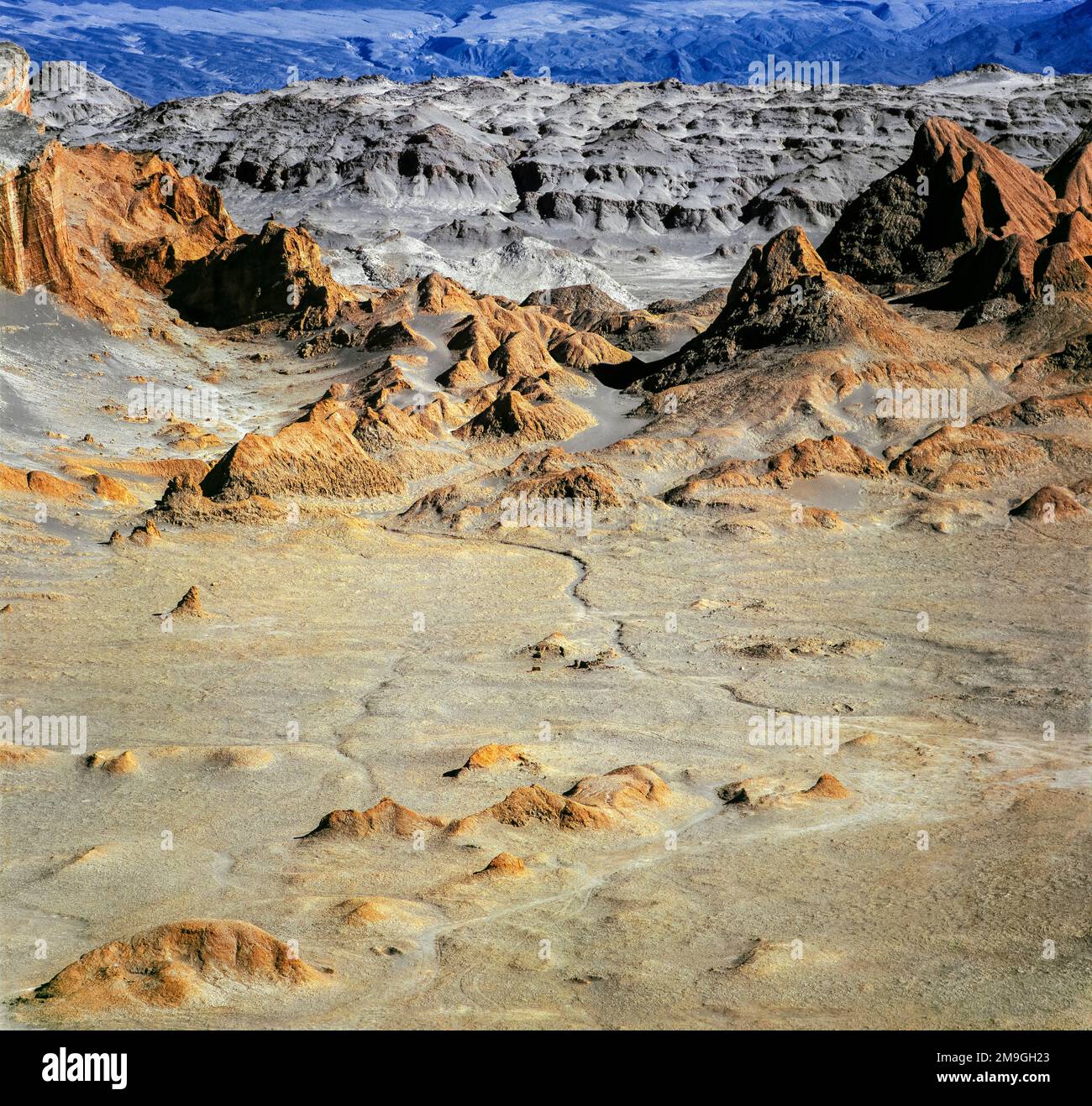 Atacama chile arid desert colors hi-res stock photography and images ...