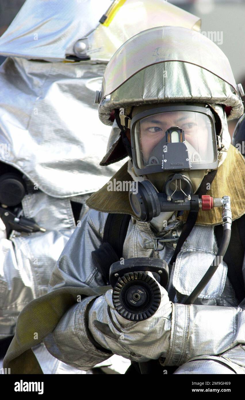 Firefighter proximity suit hi-res stock photography and images - Alamy