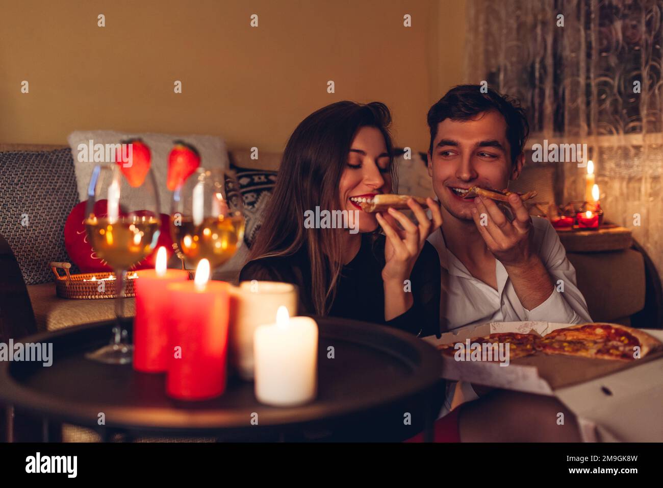 Couple pizza date hi-res stock photography and images - Alamy