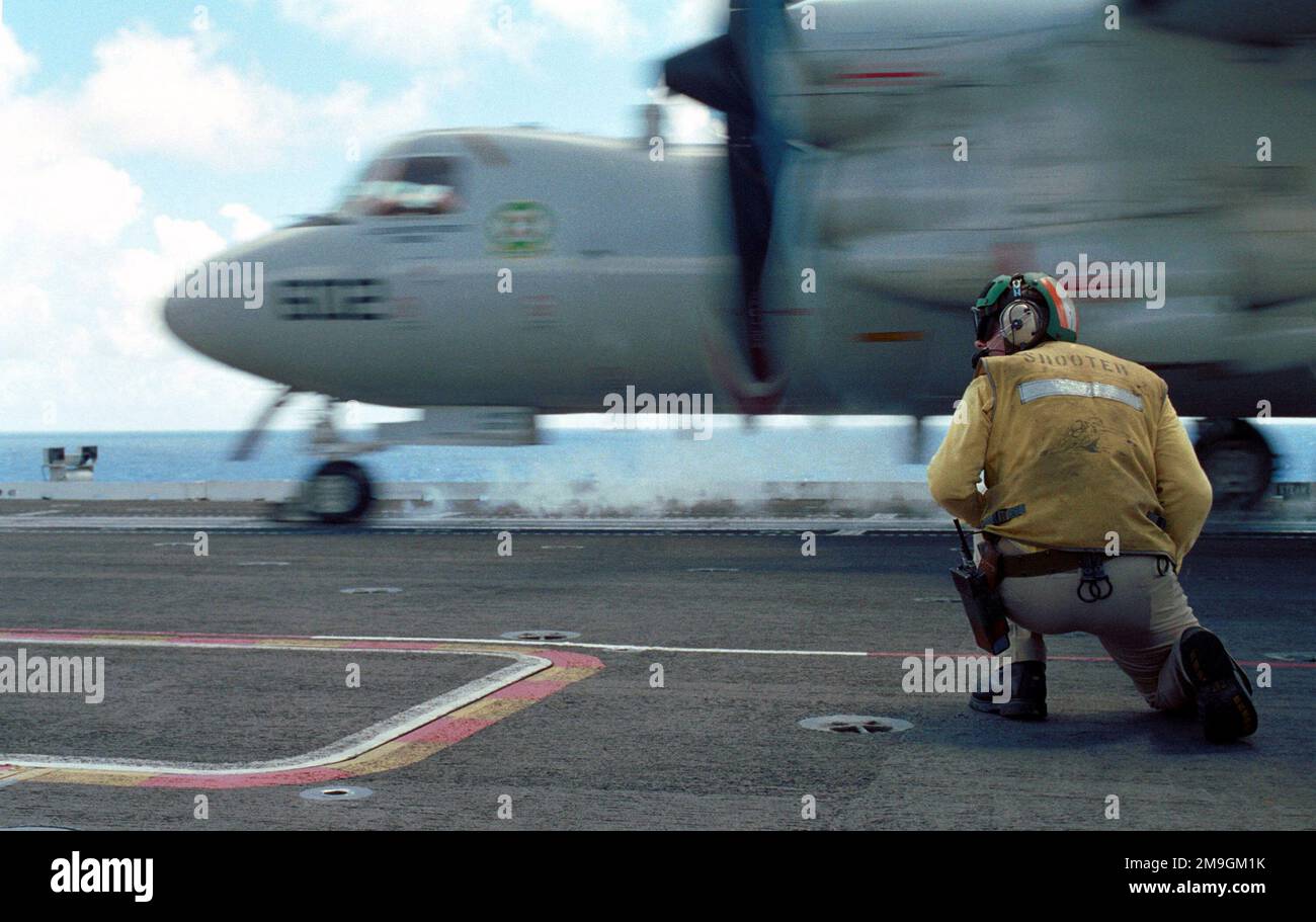 Uss kitty hawk pao hi-res stock photography and images - Alamy