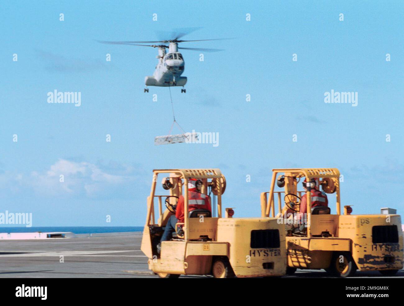 Aircraft carrier uss kitty hawk hi-res stock photography and images - Alamy