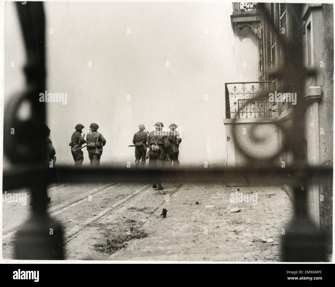 France world war 2 street hi-res stock photography and images - Alamy