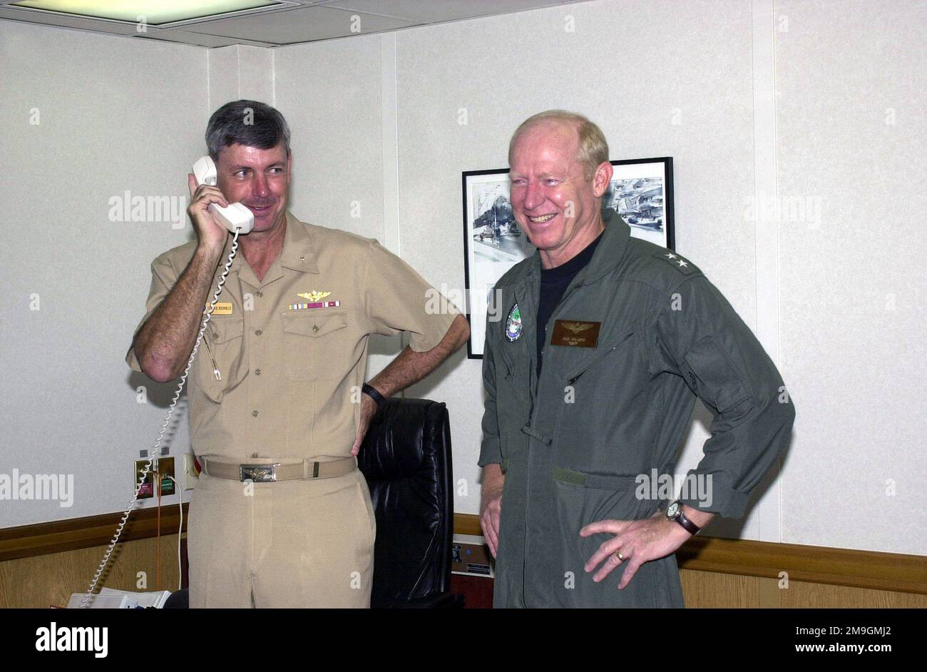 010927-N-1665B-007. Base: Uss Kitty Hawk (CV 63 Stock Photo - Alamy